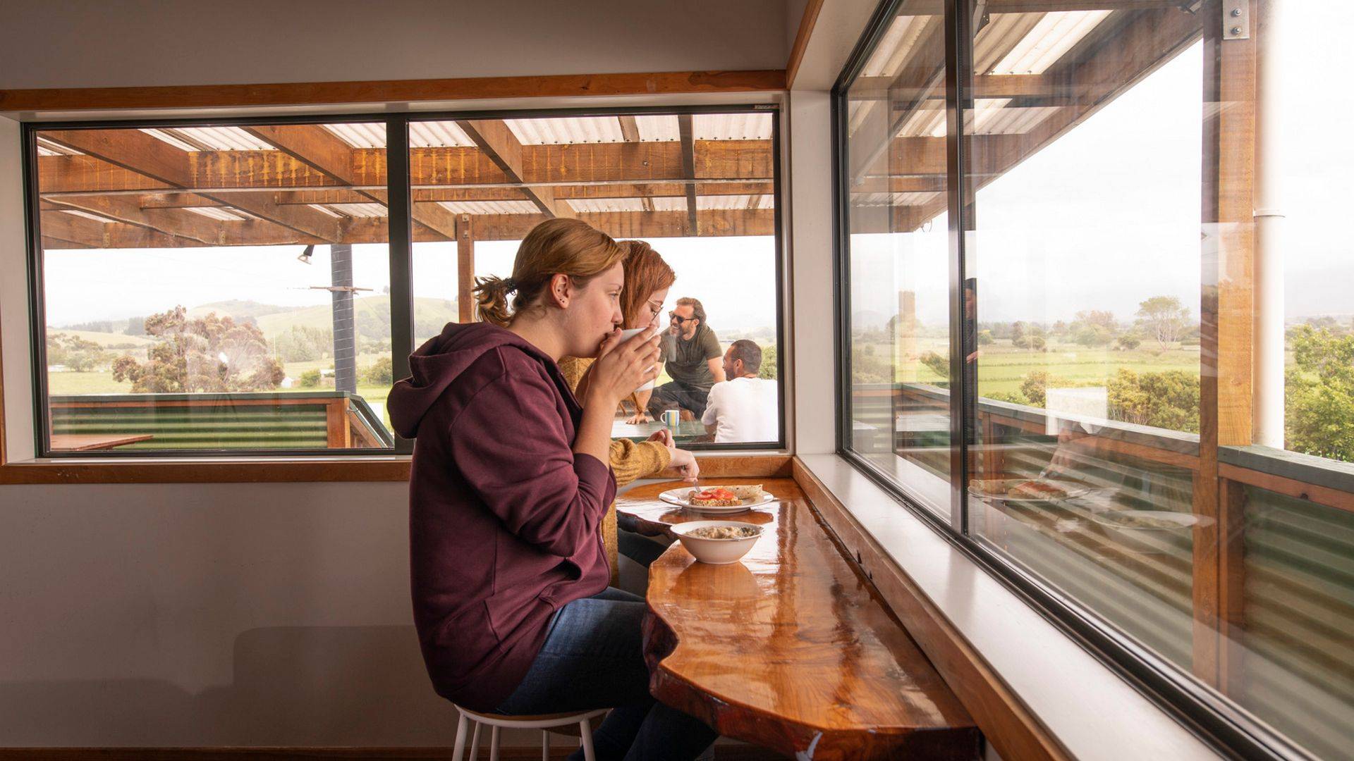 pool-spa-cafe-duskylodge-kaikoura-freeparking-storage