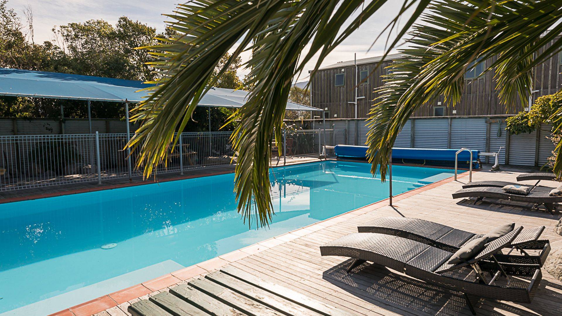 pool-spa-cafe-duskylodge-kaikoura-freeparking-storage