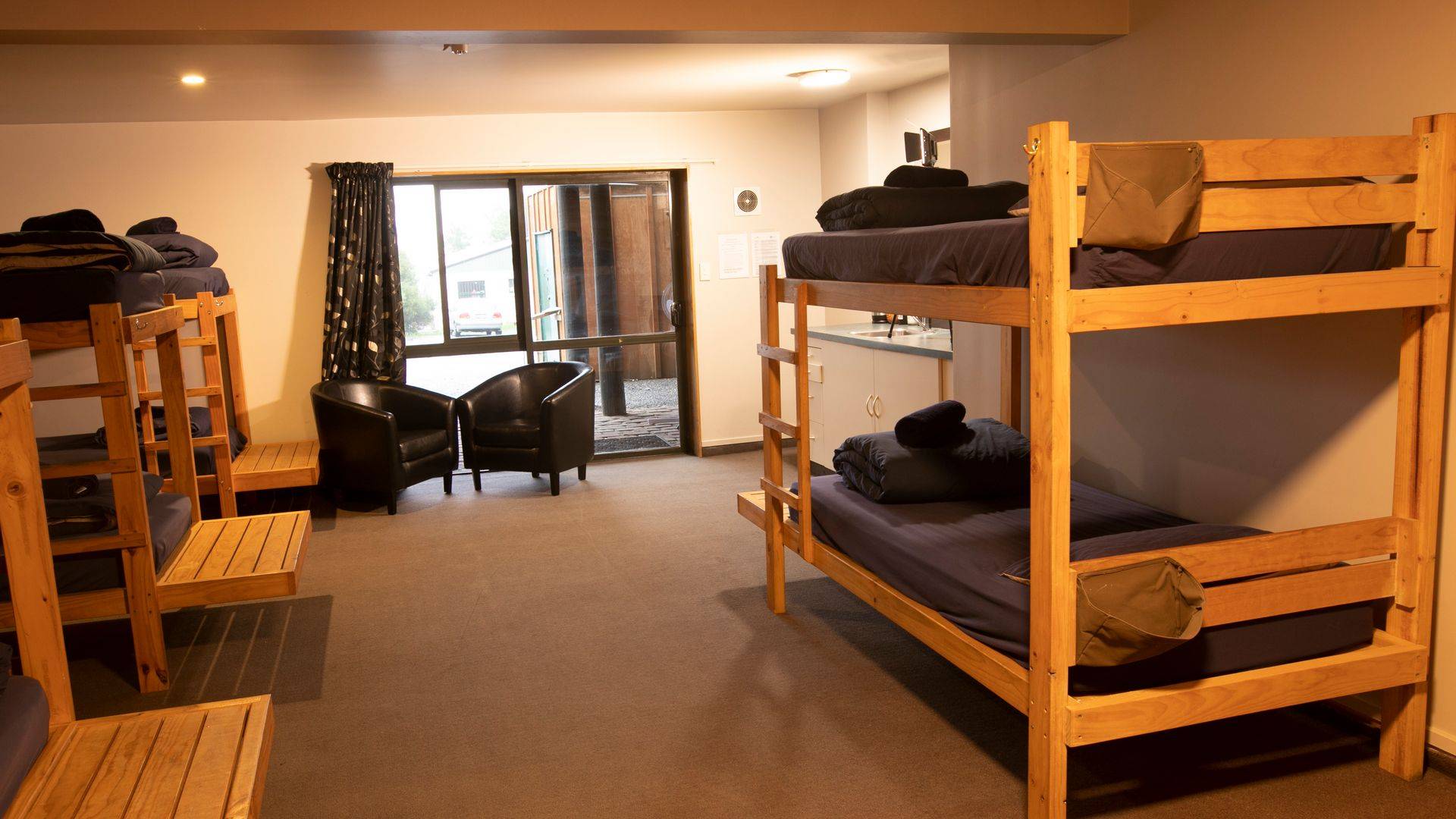 dorm-family-dormitories-duskylodge-kaikoura-budget-extralargefamily
